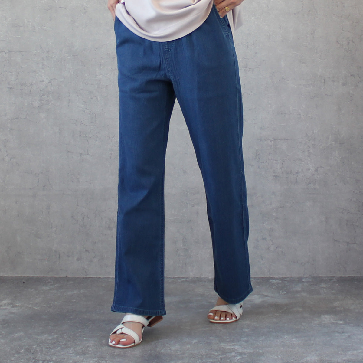 New Arrival – SELECT LEVERY